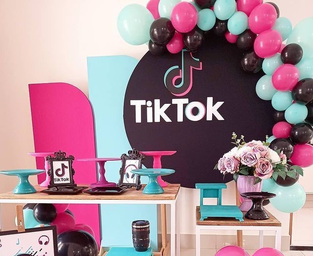 Idee Festa a Tema TikTok - Come Fare-Organizzare-Allestimento-Decorazioni